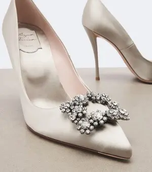 ROGER VIVIER Flower Strass Embellished Satin Pumps