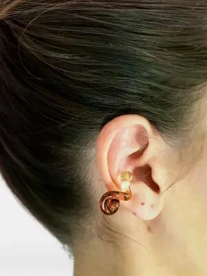 SALVÁREA Interconexión Swirl-design Ear Cuff - Brown