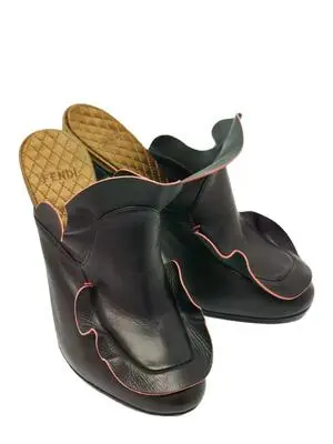 Fendi Ruffled Leather Sandals - Black