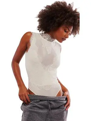 INTIMATELY Intimately Lace Bodysuit With Open Back And Ribbon Detail Ivory