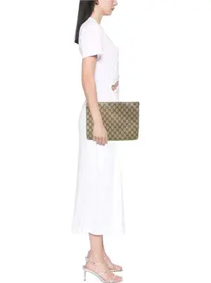 Gucci Gg Supreme Clutch Bag - Neutrals