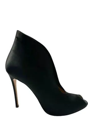GIANVITO ROSSI Vamp Peep-toe Pumps - Black