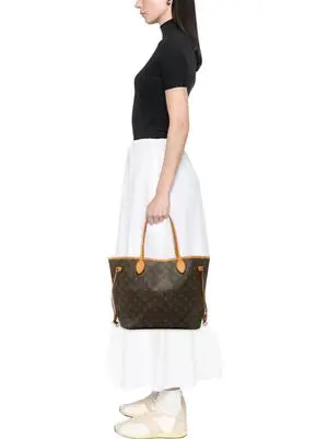 LOUIS VUITTON 2011 Monogram Neverfull Mm Tote Bag - Brown