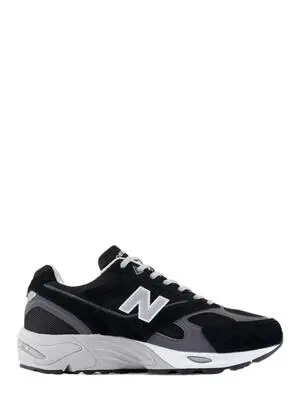 NEW BALANCE 880r Sneakers Black