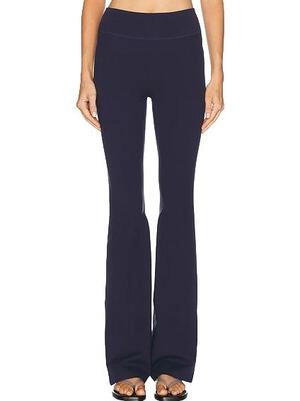 437 The Leisure Pant Navy