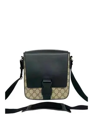 Gucci Gg Supreme Flap Messenger Bag - Neutrals