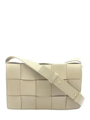 Bottega Veneta 2010s Maxi Intrecciato Shoulder Bag - Neutrals