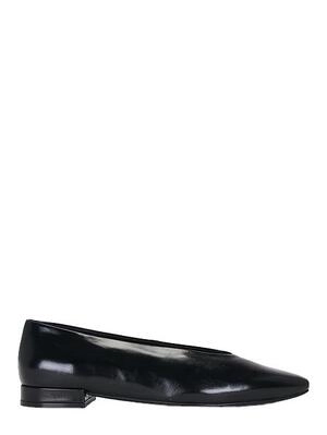 JEFFREY CAMPBELL Jeffrey Campbell Hinted Flat In Black. Size 6. Also
