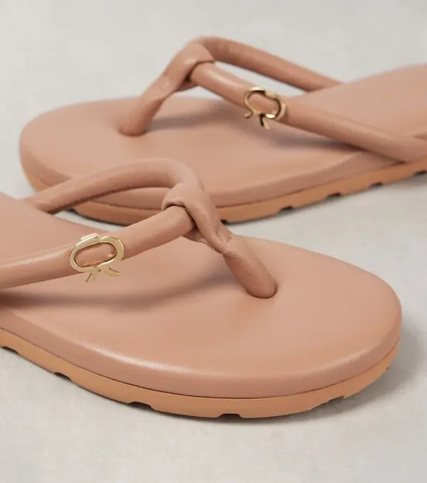GIANVITO ROSSI Juno Leather Thong Sandals - Beige