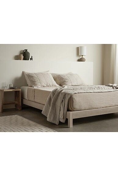PARACHUTE Vintage Linen Bed Cover