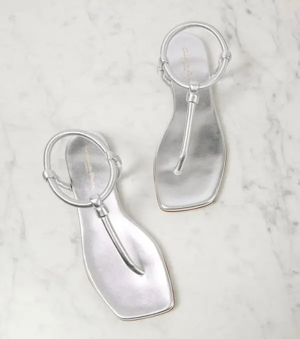 GIANVITO ROSSI Juno Metallic Leather Thong Sandals - Silver