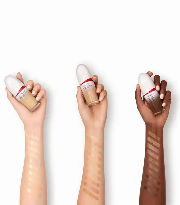 SHISEIDO Revitalessence Skin Glow Foundation Spf 30