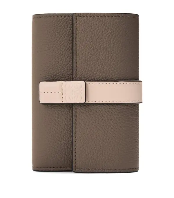 Loewe Small Calfskin Vertical Wallet - Brown
