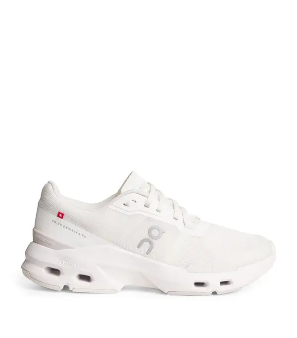 On Cloudpulse Trainers - White