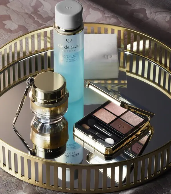 CLE DE PEAU BEAUTE Eye Colour Shadow Quad
