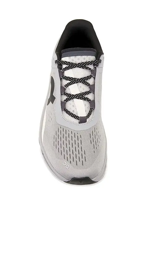 On Cloudmonster Sneakers
