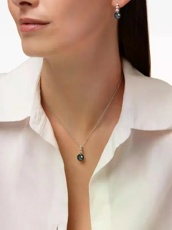 Yoko London 18k White Gold Tahitian Pearl And Diamond Pendant - Silver