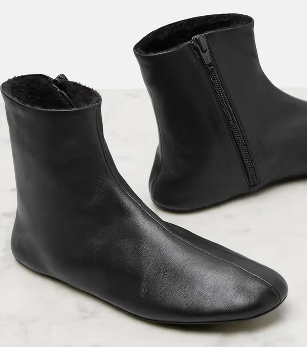 THE ROW Stella Shearling-lined Leather Ankle Boots - Black