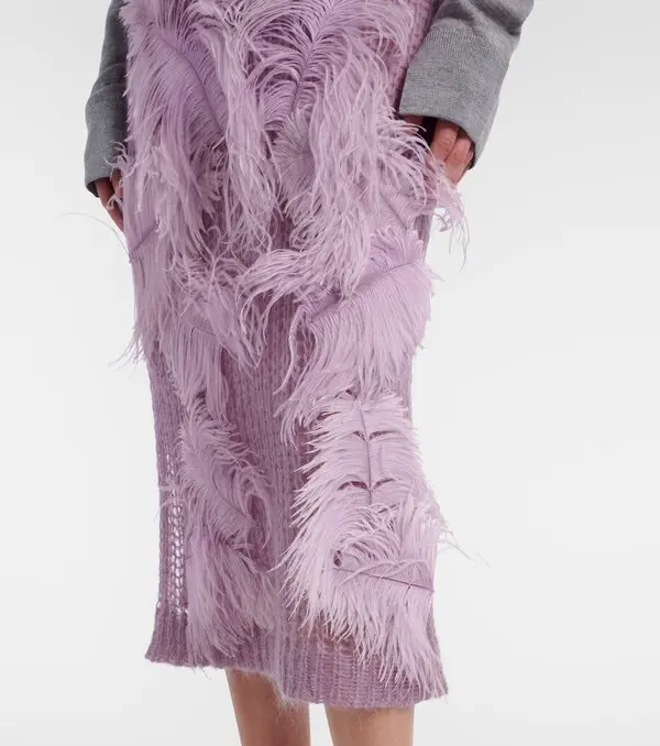 Attico Feather-trimmed Knitted Midi Skirt In Light Mauve