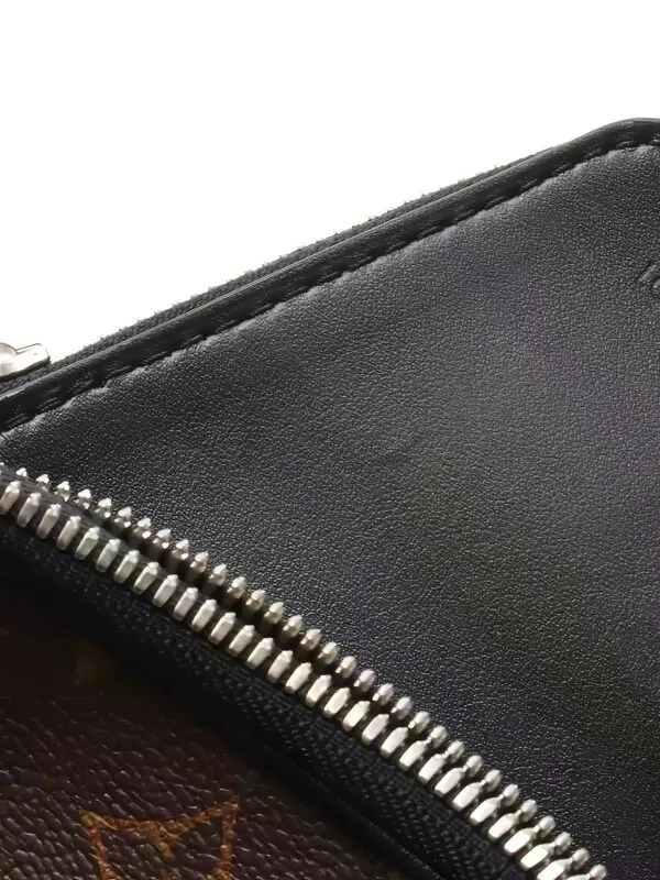 LOUIS VUITTON 2021 Avenue Monogram Messenger Bag