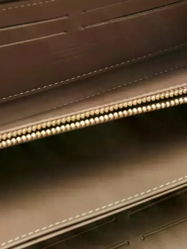 LOUIS VUITTON 2012 Zippy Leather Wallet - Neutrals