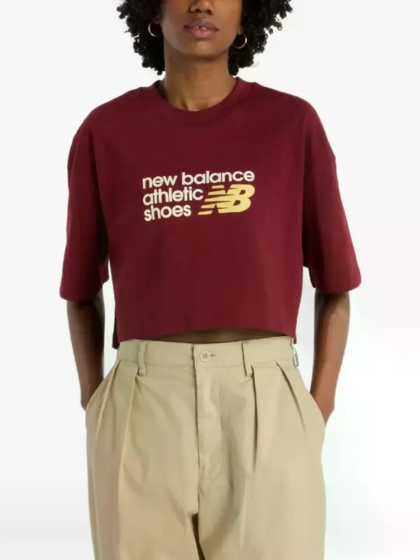 NEW BALANCE Cropped Crewneck T-shirt With Chest Logo - Red