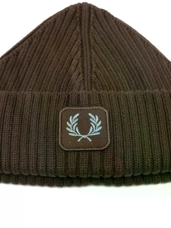 Fred Perry Ribbed Logo Patch Beanie - Brown