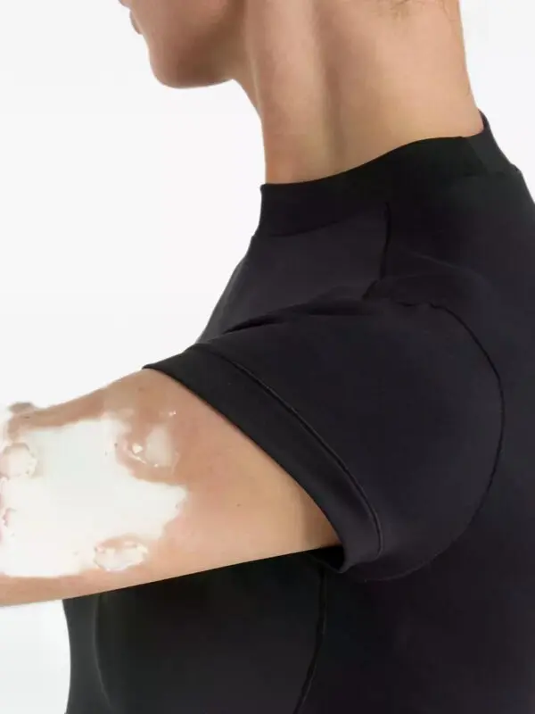 NEW BALANCE Fitted Cropped T-shirt
