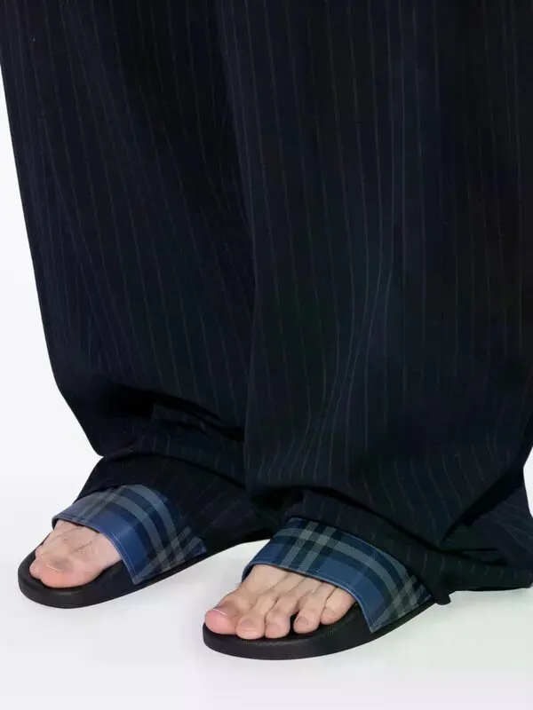 Burberry Checked Flip-flops - Blue