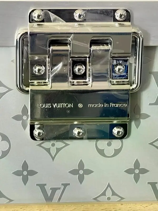 LOUIS VUITTON Malle Courrier Luggage