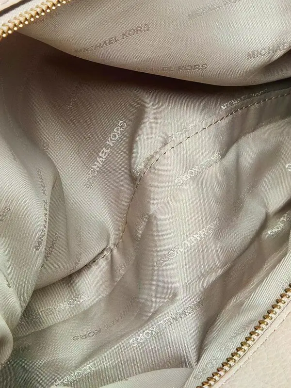 Michael Kors Leather Tote Bag With Logo Pendant - Neutrals
