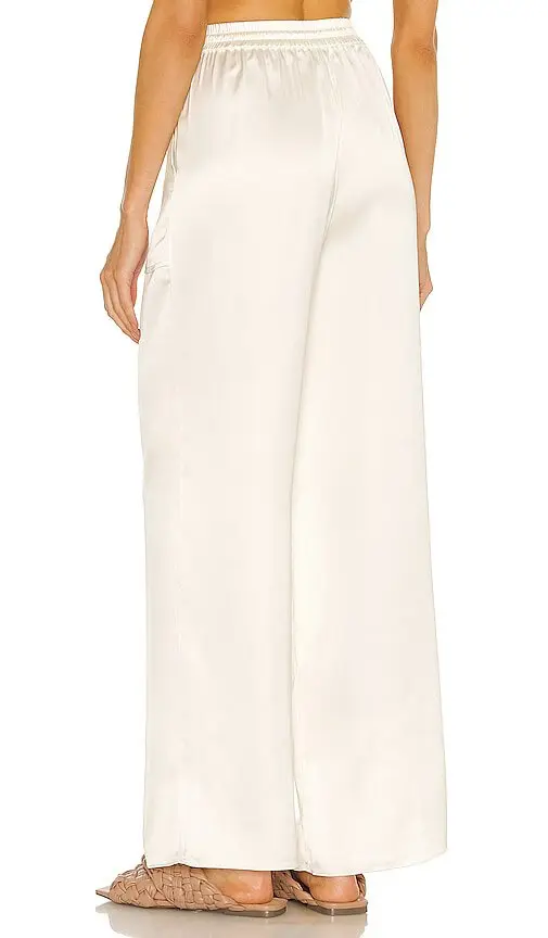 L'academie Corrine Pant