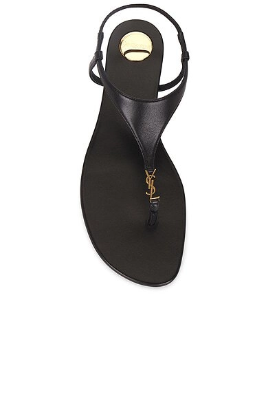 Saint Laurent Cassandra Flat Sandal With Gold-tone Hardware - Nero
