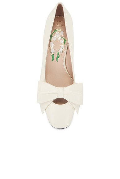 Valentino Garavani Bowow Leather Pumps - Ivory