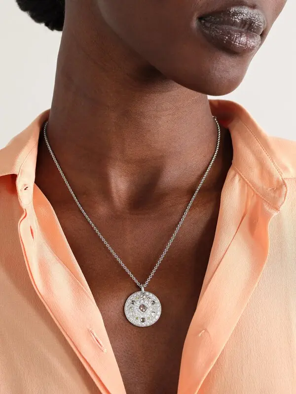 DE BEERS LONDON 18 Karat White Gold Diamond Pendant Necklace