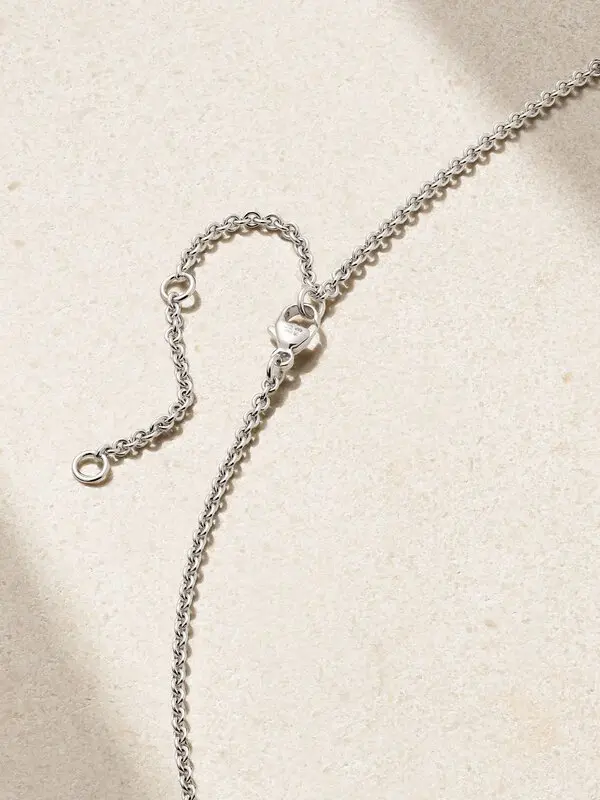 DE BEERS LONDON 18 Karat White Gold Diamond Pendant Necklace