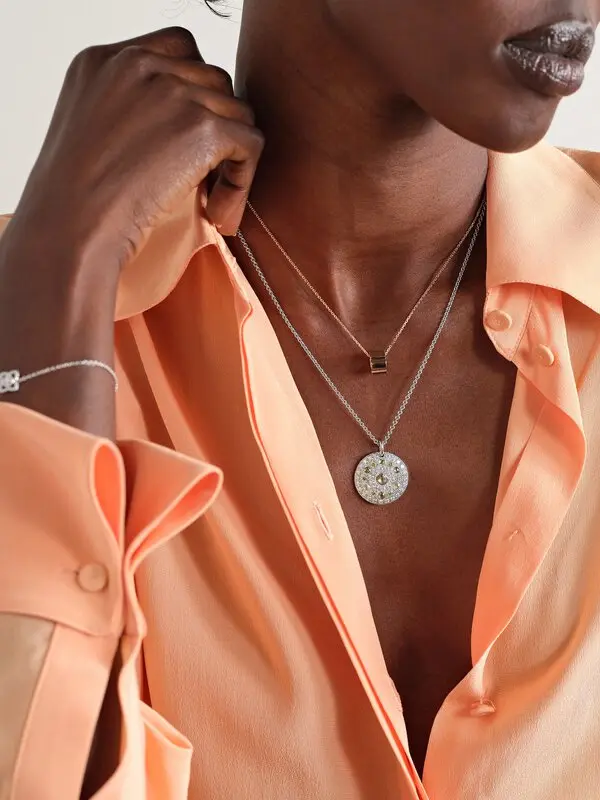 DE BEERS LONDON 18 Karat White Gold Diamond Pendant Necklace