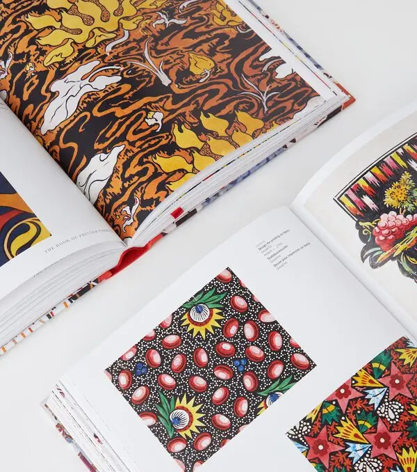 TASCHEN The Book Of Printed Fabrics. From The 16th Century Until Today Set Of 2 Books - Multicoloured