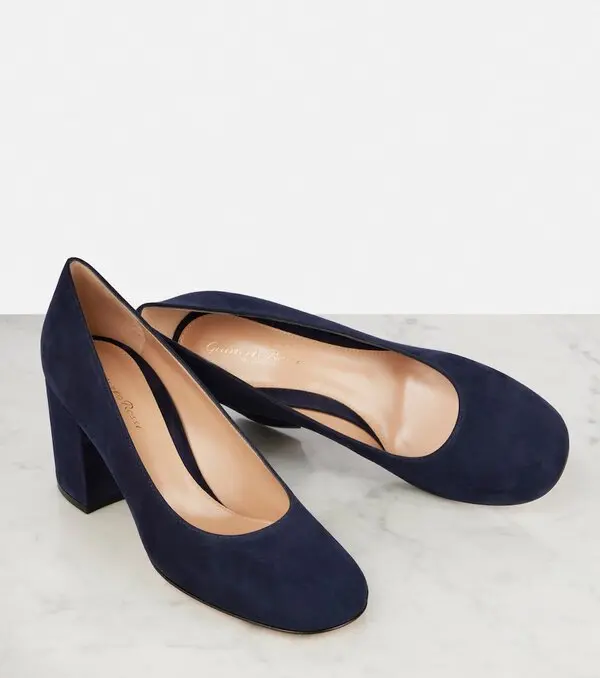 GIANVITO ROSSI Suede Pumps