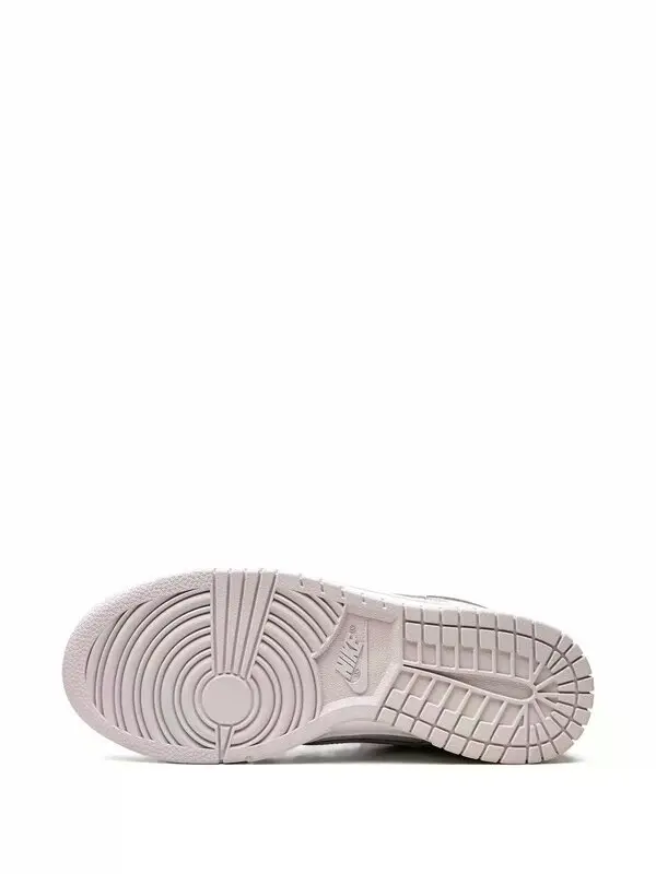 Nike Dunk Low Sneakers
