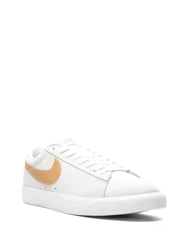 Nike Blazer Low "summit White/obsidian Gum Yellow - Neutrals