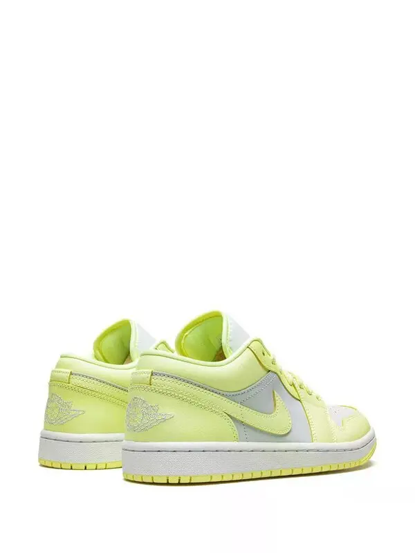 JORDAN 1 Low Sneakers