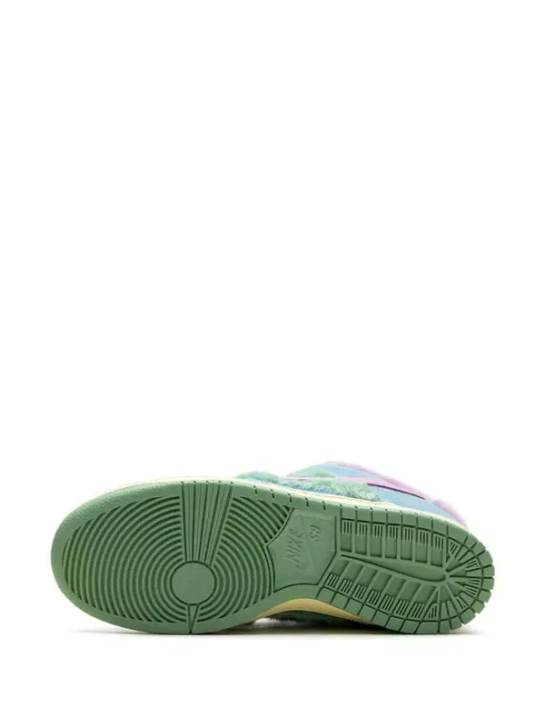 Nike Dunk Low Verdy Visty Sneakers