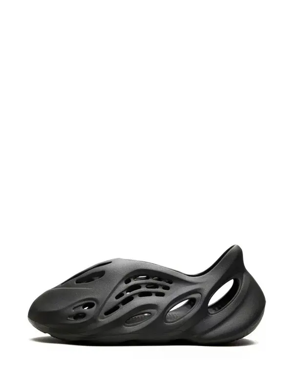 Adidas Yeezy Foam Runner "carbon