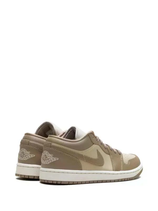 JORDAN 1 Low Sneakers