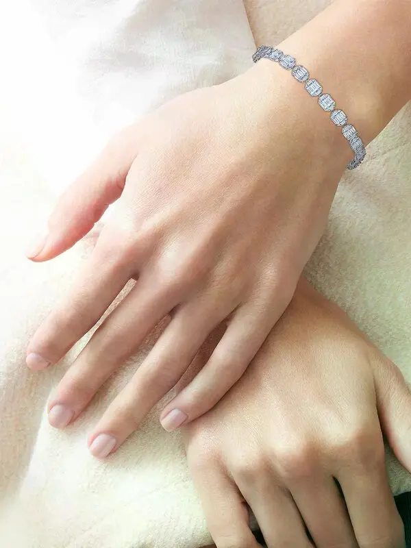 Kwiat 18kt White Gold Emerald Cut Diamond Bracelet