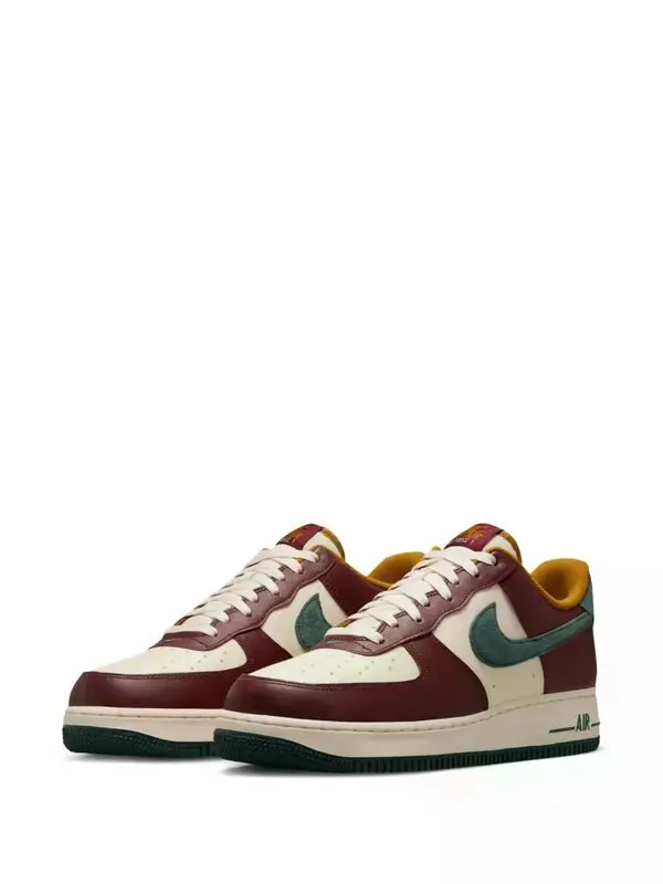 Nike Force 1 Low Top Sneakers