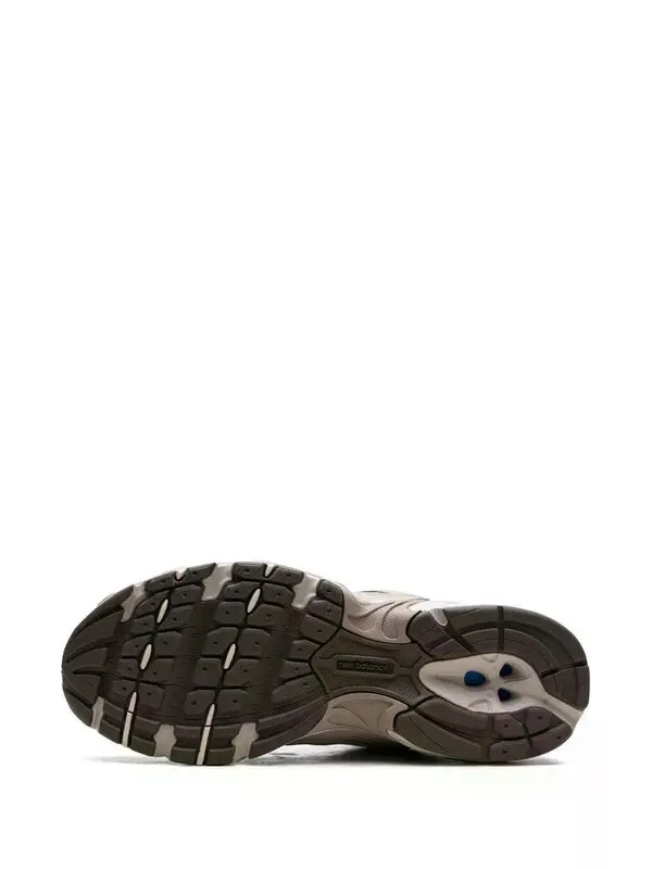 NEW BALANCE 530 Sneakers - Neutrals