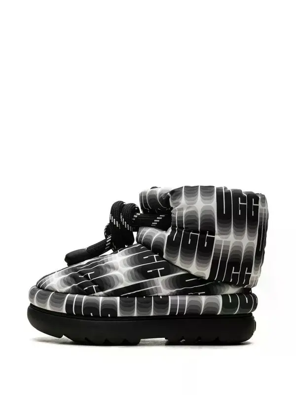 UGG Maxi Wavelength Short Boots