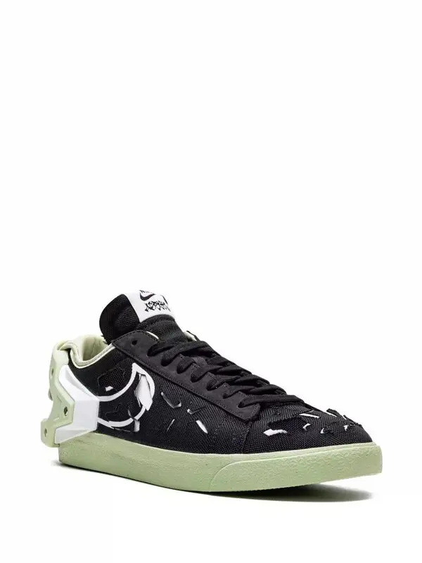Nike Blazer Low / Olive Aura Sneakers